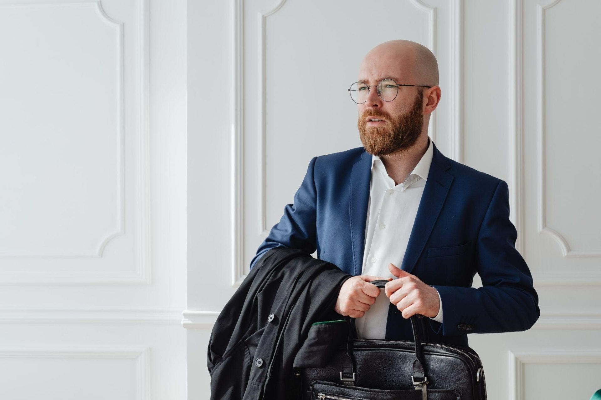 15 Amazing Grooming Tips for Men With Shaved Heads - HeAll